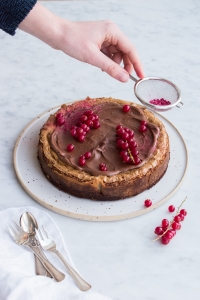 Marmoreret brownie med mørk og hvid chokolade