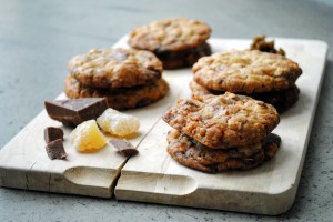 Cookies med kandiseret ingefær og lys chokolade